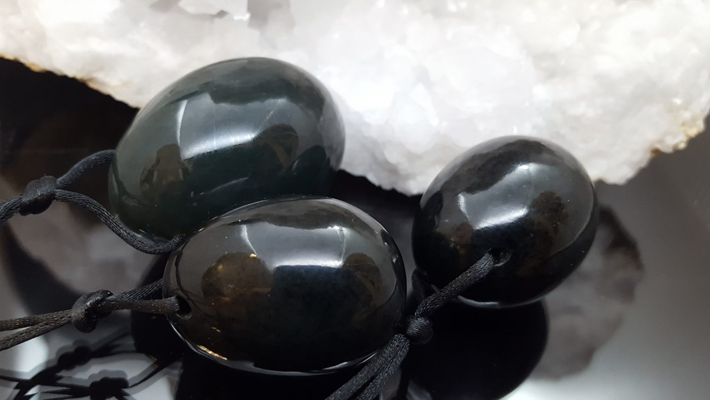 Yoni muna (S) – nefriit - Crystal Therapy